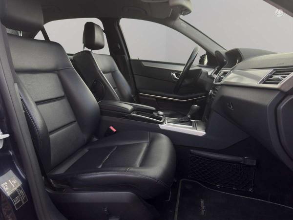 Blue Mercedes-Benz E 220 2009 in Kaunas, with an engine capacity of 2.10 L and mileage of 308 thousand km for 5999 €, photo 9 on AUTOMOTO.COM.LV