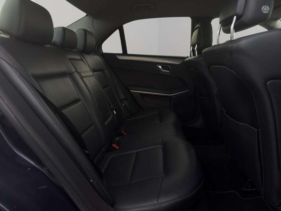 Синий Мерседес E 220 2009 в Каунас, объемом двигателя 2.10 л и пробегом 308 тыс. км за 5999 €, фото 10 на AUTOMOTO.COM.LV