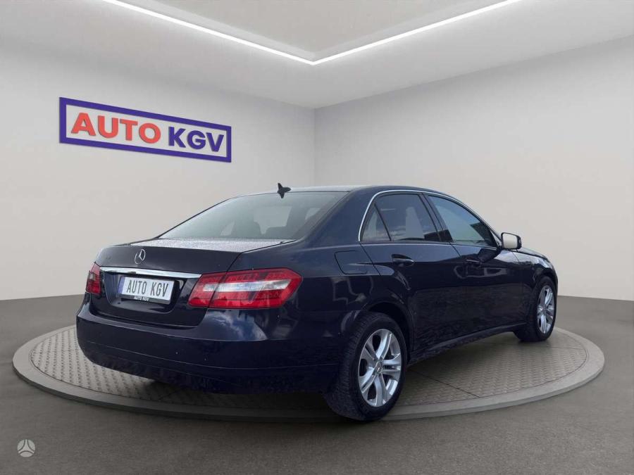 Синий Мерседес E 220 2009 в Каунас, объемом двигателя 2.10 л и пробегом 308 тыс. км за 5999 €, фото 6 на AUTOMOTO.COM.LV