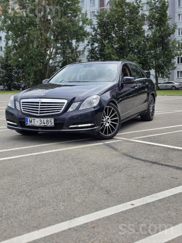 Синий Мерседес E 220 2010 в Рига, объемом двигателя 2.20 л и пробегом 324 тыс. км за 6500 €, фото 1 на AUTOMOTO.COM.LV