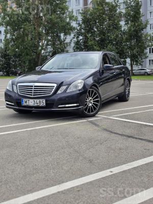 Синий Мерседес E 220 2010 в Рига, объемом двигателя 2.20 л и пробегом 324 тыс. км за 6500 €, фото  на AUTOMOTO.COM.LV