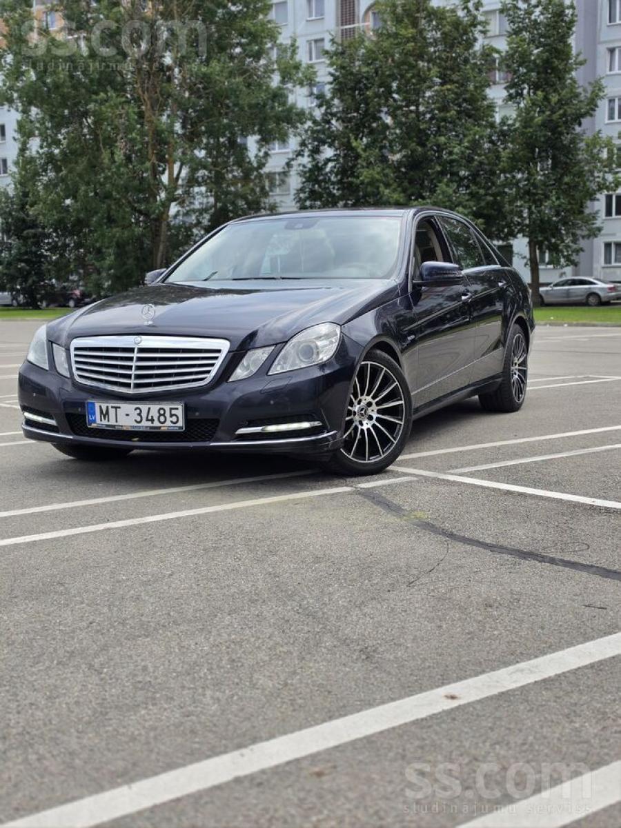 Синий Мерседес E 220 2010 в Рига, объемом двигателя 2.20 л и пробегом 324 тыс. км за 6500 €, фото 1 на AUTOMOTO.COM.LV