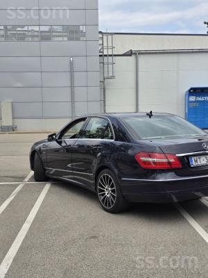 Синий Мерседес E 220 2010 в Рига, объемом двигателя 2.20 л и пробегом 324 тыс. км за 6500 €, фото 6 на AUTOMOTO.COM.LV
