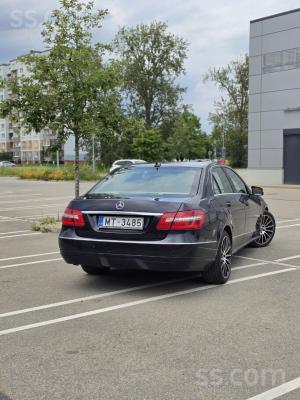Синий Мерседес E 220 2010 в Рига, объемом двигателя 2.20 л и пробегом 324 тыс. км за 6500 €, фото 7 на AUTOMOTO.COM.LV