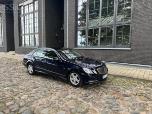 Zils Mercedes-Benz E 220 2010 Rīga, ar dzinēja tilpumu 2.20 L un nobraukumu 325 tūkst. km par 6500 €, foto  vietnē AUTOMOTO.COM.LV