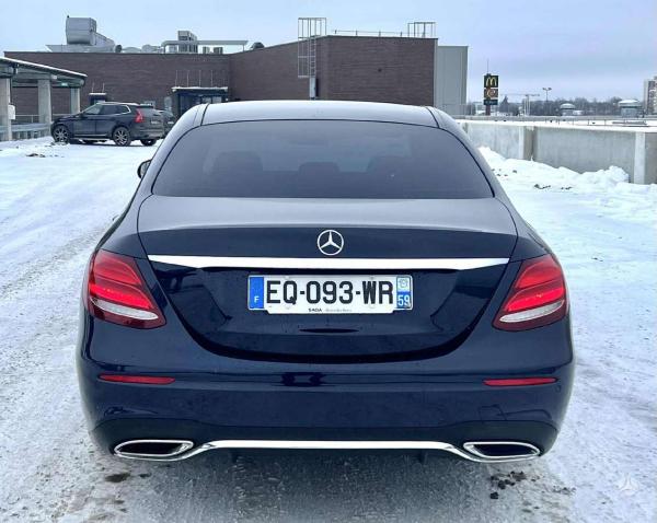 Blue Mercedes-Benz E 220 2017 in Vilnius, with an engine capacity of 1.95 L and mileage of 293 thousand km for 14300 €, photo 6 on AUTOMOTO.COM.LV