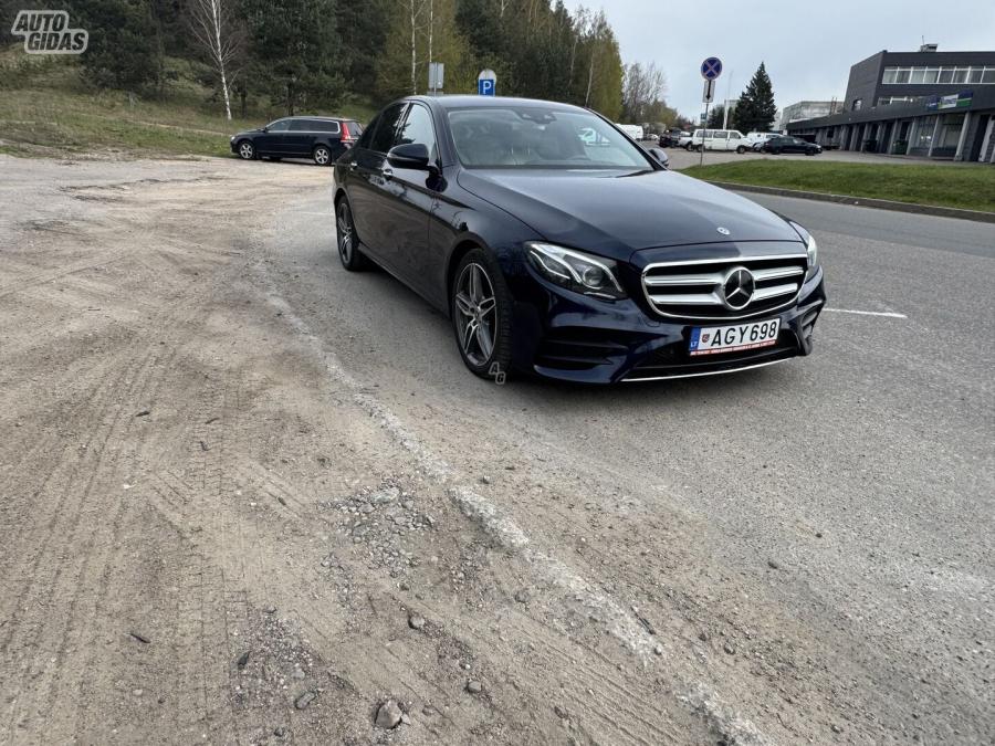 Синий Мерседес E 220 2017 в Вильнюс, объемом двигателя 2.20 л и пробегом 343 тыс. км за 18300 €, фото 3 на AUTOMOTO.COM.LV