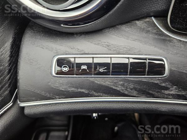 Синий Мерседес E 220 2017 в Рига, объемом двигателя 2.00 л и пробегом 192 тыс. км за 21449 €, фото 5 на AUTOMOTO.COM.LV