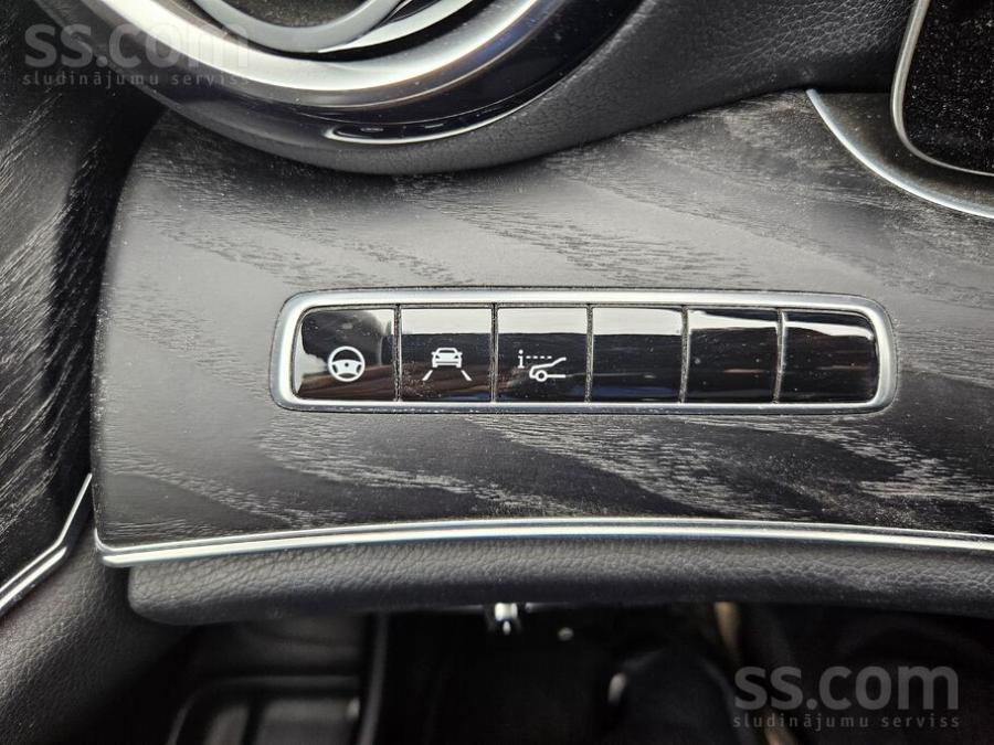 Синий Мерседес E 220 2017 в Рига, объемом двигателя 2.00 л и пробегом 192 тыс. км за 21449 €, фото 6 на AUTOMOTO.COM.LV
