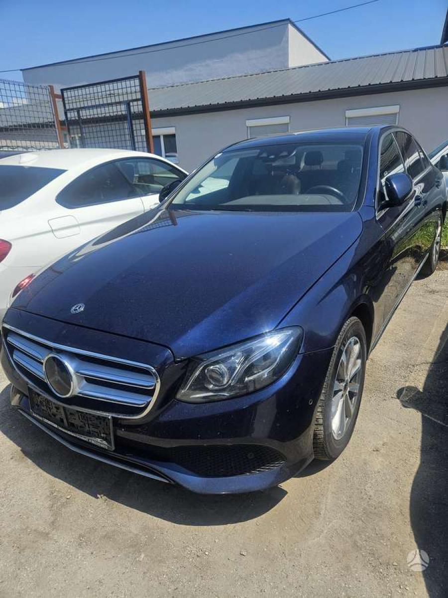 Синий Мерседес E 220 2017 в Аникщяй, объемом двигателя 2.14 л и пробегом 273 тыс. км за 10700 €, фото 3 на AUTOMOTO.COM.LV