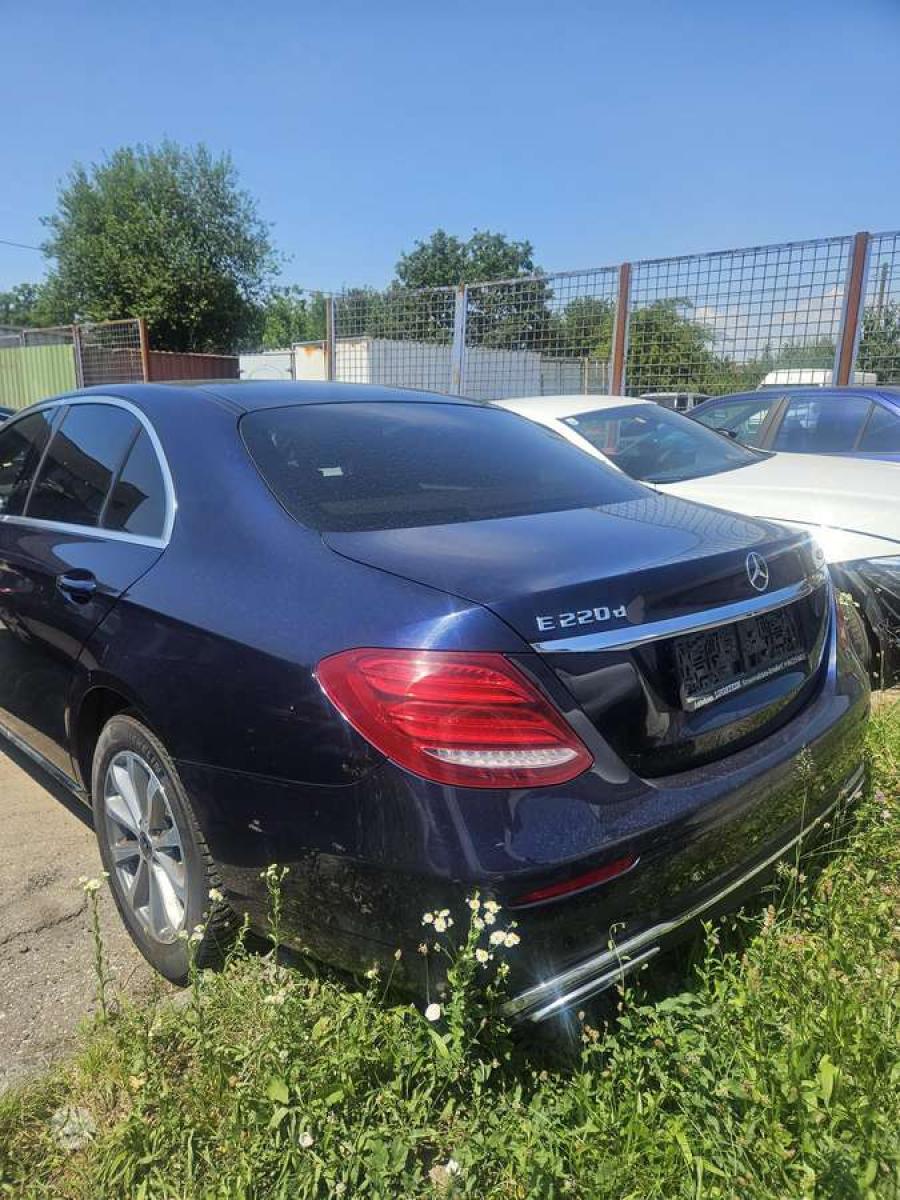 Синий Мерседес E 220 2017 в Аникщяй, объемом двигателя 2.14 л и пробегом 273 тыс. км за 10700 €, фото 4 на AUTOMOTO.COM.LV