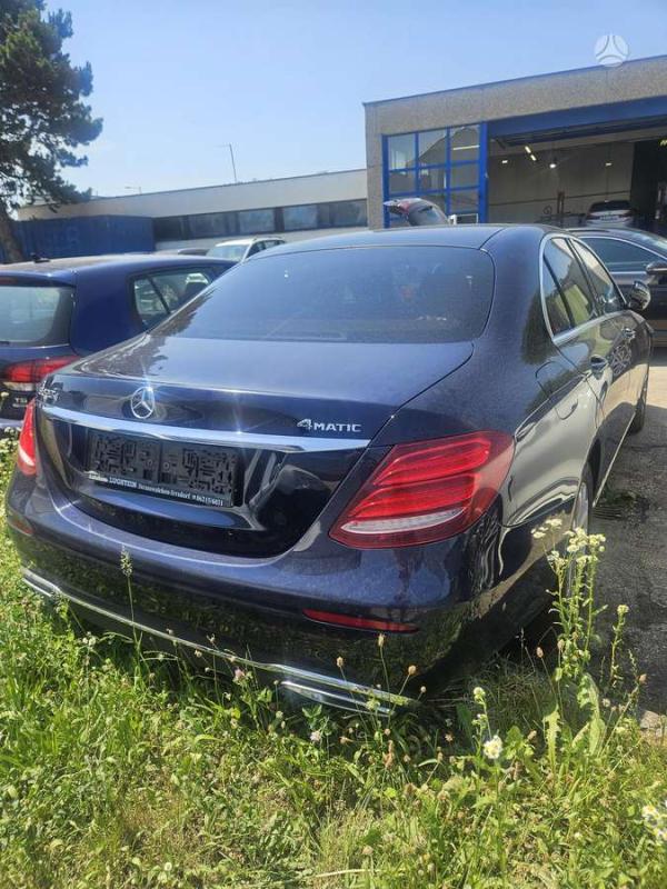 Синий Мерседес E 220 2017 в Аникщяй, объемом двигателя 2.14 л и пробегом 273 тыс. км за 10700 €, фото 4 на AUTOMOTO.COM.LV