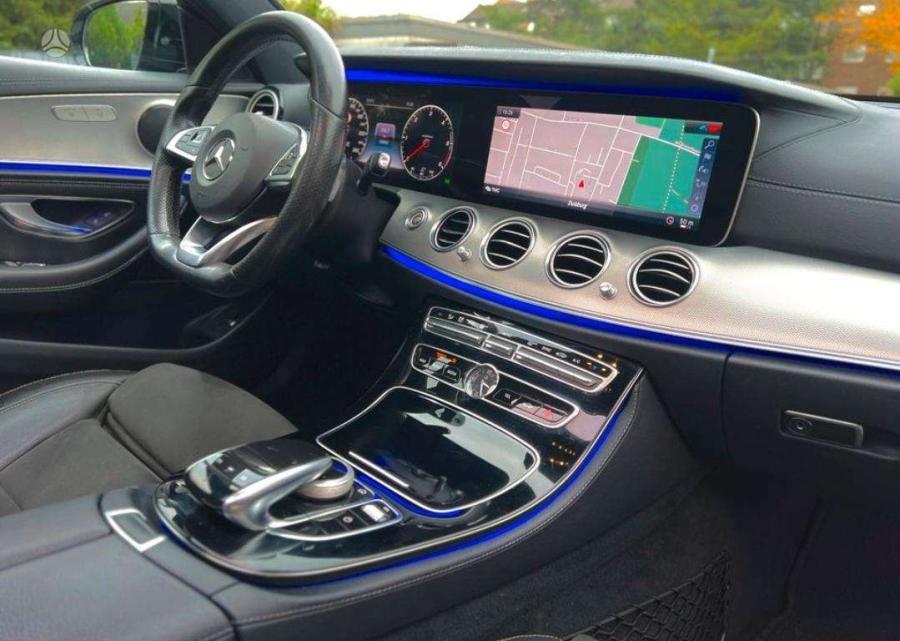 Blue Mercedes-Benz E 220 2018 in Marijampole, with an engine capacity of 1.95 L and mileage of 175 thousand km for 18000 €, photo 4 on AUTOMOTO.COM.LV