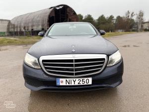 Синий Мерседес E 220 2018 в Каунас, объемом двигателя 2.00 л и пробегом 302 тыс. км за 11850 €, фото 3 на AUTOMOTO.COM.LV