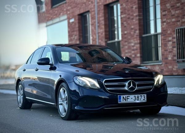 Zils Mercedes-Benz E 220 2018 Rīga, ar dzinēja tilpumu 2.00 L un nobraukumu 149 tūkst. km par 22200 €, foto 1 vietnē AUTOMOTO.COM.LV