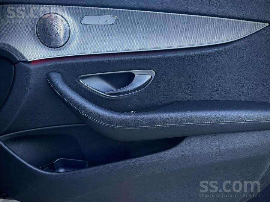 Синий Мерседес E 220 2018 в Рига, объемом двигателя 2.00 л и пробегом 149 тыс. км за 22200 €, фото 17 на AUTOMOTO.COM.LV