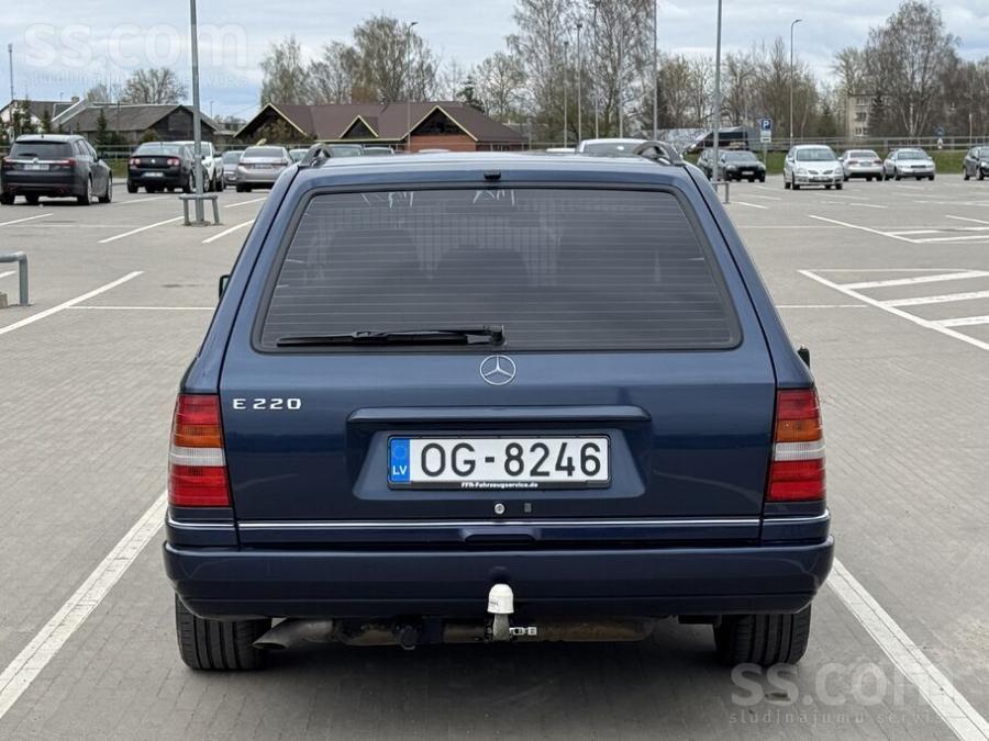 Zils Mercedes-Benz E 220 1996 Rēzekne, ar dzinēja tilpumu 2.20 L un nobraukumu 325 tūkst. km par 9500 €, foto 4 vietnē AUTOMOTO.COM.LV