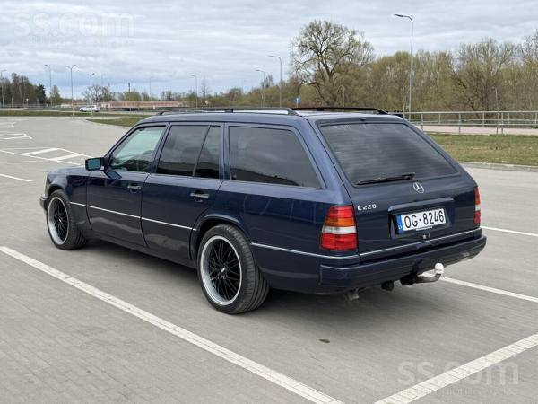 Zils Mercedes-Benz E 220 1996 Rēzekne, ar dzinēja tilpumu 2.20 L un nobraukumu 325 tūkst. km par 9500 €, foto 5 vietnē AUTOMOTO.COM.LV