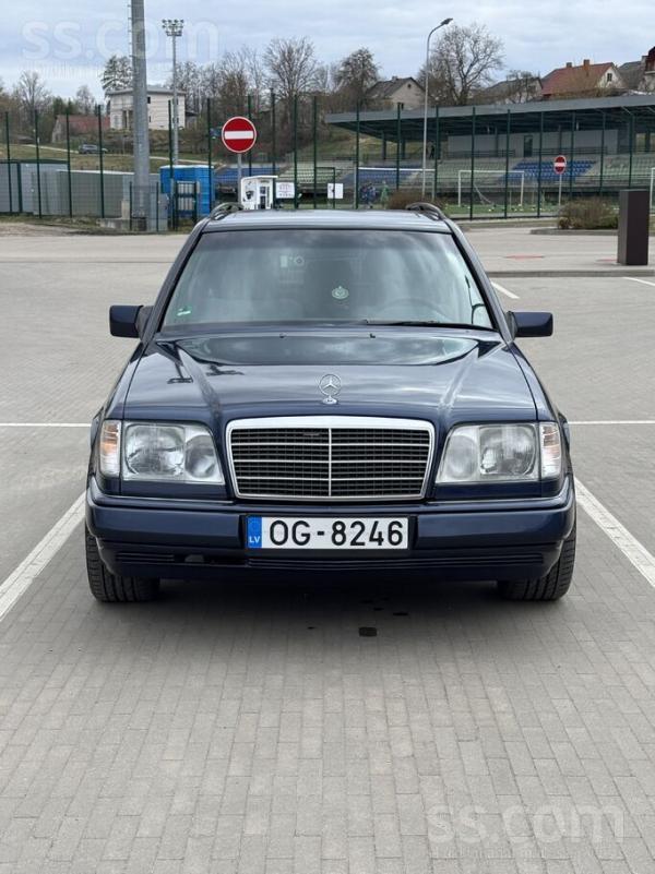 Zils Mercedes-Benz E 220 1996 Rēzekne, ar dzinēja tilpumu 2.20 L un nobraukumu 325 tūkst. km par 9500 €, foto 8 vietnē AUTOMOTO.COM.LV