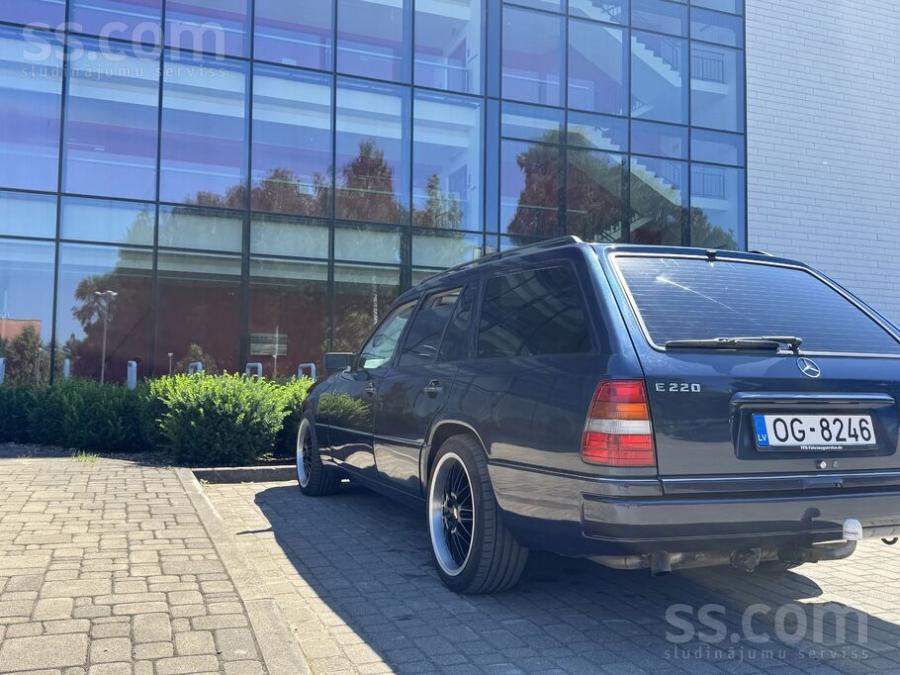 Синий Мерседес E 220 1996 в Резекне, объемом двигателя 2.20 л и пробегом 325 тыс. км за 8500 €, фото 4 на AUTOMOTO.COM.LV