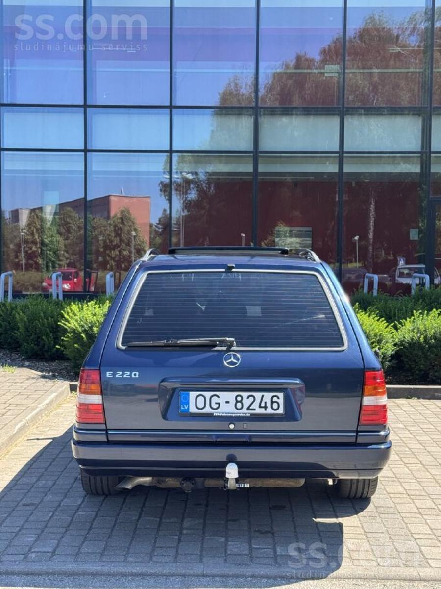 Синий Мерседес E 220 1996 в Резекне, объемом двигателя 2.20 л и пробегом 325 тыс. км за 8500 €, фото 6 на AUTOMOTO.COM.LV