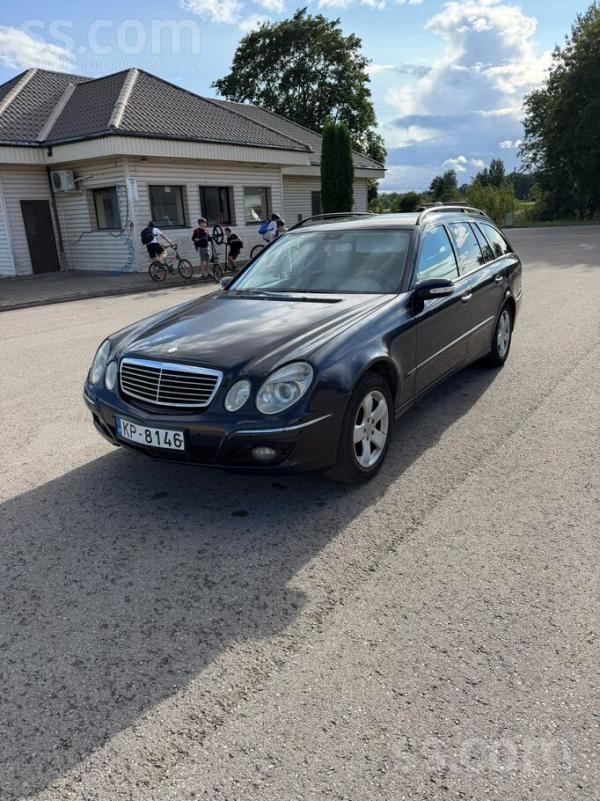 Blue Mercedes-Benz E 220 2003 in Tukums, with an engine capacity of 2.20 L and mileage of 497 thousand km for 2500 €, photo 3 on AUTOMOTO.COM.LV