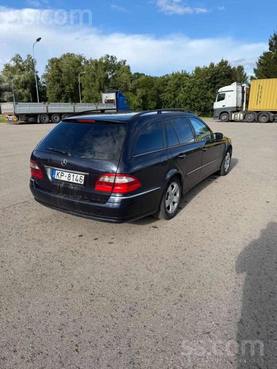Blue Mercedes-Benz E 220 2003 in Tukums, with an engine capacity of 2.20 L and mileage of 497 thousand km for 2500 €, photo 5 on AUTOMOTO.COM.LV