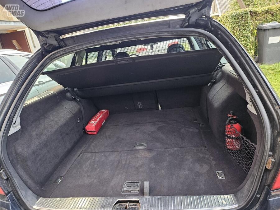 Blue Mercedes-Benz E 220 2003 in Klaipeda, with an engine capacity of 2.20 L and mileage of 309 thousand km for 1850 €, photo 19 on AUTOMOTO.COM.LV