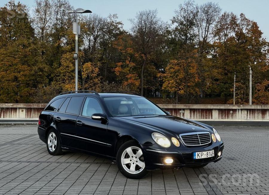 Синий Мерседес E 220 2003 в Рига, объемом двигателя 2.20 л и пробегом 500 тыс. км за 2400 €, фото 1 на AUTOMOTO.COM.LV