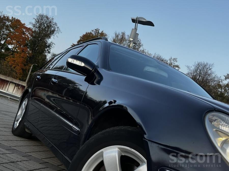 Синий Мерседес E 220 2003 в Рига, объемом двигателя 2.20 л и пробегом 500 тыс. км за 2400 €, фото 3 на AUTOMOTO.COM.LV