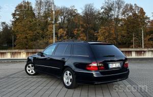 Синий Мерседес E 220 2003 в Рига, объемом двигателя 2.20 л и пробегом 500 тыс. км за 2400 €, фото 7 на AUTOMOTO.COM.LV