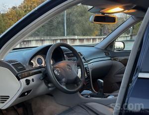 Синий Мерседес E 220 2003 в Рига, объемом двигателя 2.20 л и пробегом 500 тыс. км за 2400 €, фото 22 на AUTOMOTO.COM.LV