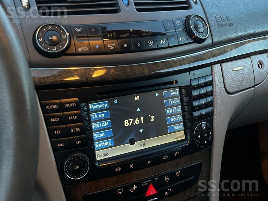 Синий Мерседес E 220 2003 в Рига, объемом двигателя 2.20 л и пробегом 500 тыс. км за 2400 €, фото 25 на AUTOMOTO.COM.LV