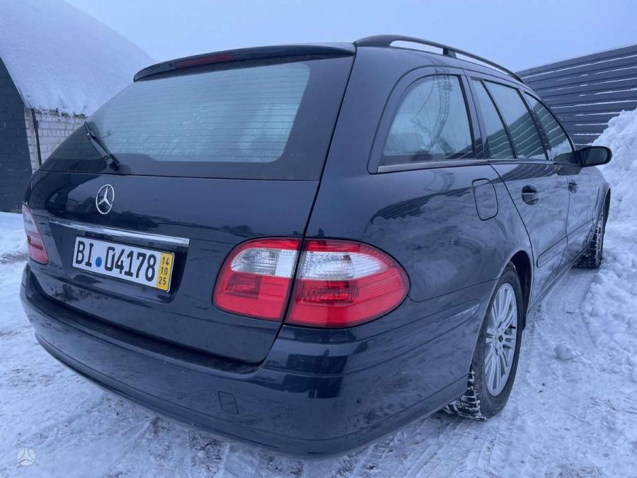 Blue Mercedes-Benz E 220 2004 in Vilnius, with an engine capacity of 0.00 L and mileage of 335 thousand km for 1490 €, photo 3 on AUTOMOTO.COM.LV