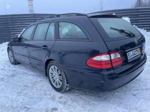 Blue Mercedes-Benz E 220 2004 in Vilnius, with an engine capacity of 0.00 L and mileage of 335 thousand km for 1490 €, photo 4 on AUTOMOTO.COM.LV