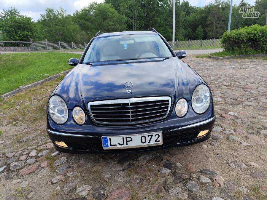 Синий Мерседес E 220 2004 в Тельшяй, объемом двигателя 2.10 л и пробегом 353 тыс. км за 2650 €, фото 3 на AUTOMOTO.COM.LV
