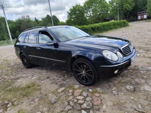Синий Мерседес E 220 2004 в Тельшяй, объемом двигателя 2.10 л и пробегом 353 тыс. км за 2650 €, фото 4 на AUTOMOTO.COM.LV