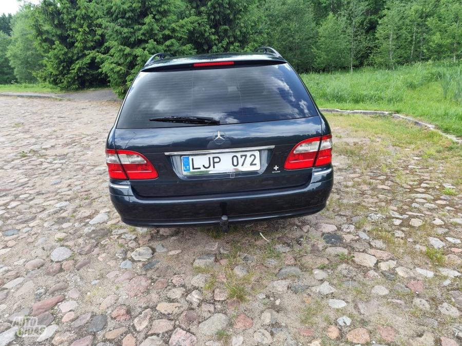 Синий Мерседес E 220 2004 в Тельшяй, объемом двигателя 2.10 л и пробегом 353 тыс. км за 2650 €, фото 8 на AUTOMOTO.COM.LV