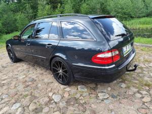 Синий Мерседес E 220 2004 в Тельшяй, объемом двигателя 2.10 л и пробегом 353 тыс. км за 2650 €, фото 9 на AUTOMOTO.COM.LV