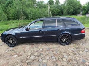 Синий Мерседес E 220 2004 в Тельшяй, объемом двигателя 2.10 л и пробегом 353 тыс. км за 2650 €, фото 10 на AUTOMOTO.COM.LV