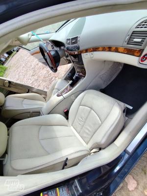 Синий Мерседес E 220 2004 в Тельшяй, объемом двигателя 2.10 л и пробегом 353 тыс. км за 2650 €, фото 14 на AUTOMOTO.COM.LV