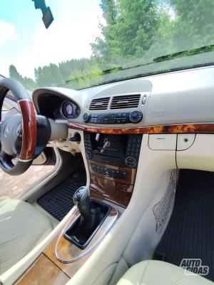 Синий Мерседес E 220 2004 в Тельшяй, объемом двигателя 2.10 л и пробегом 353 тыс. км за 2650 €, фото 16 на AUTOMOTO.COM.LV
