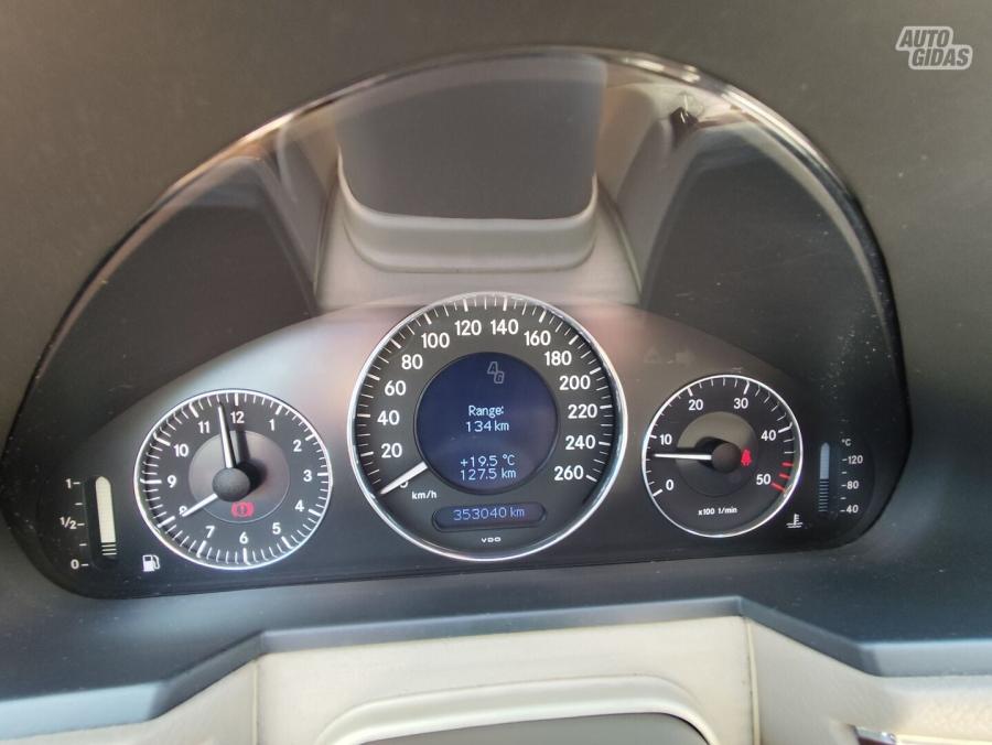 Синий Мерседес E 220 2004 в Тельшяй, объемом двигателя 2.10 л и пробегом 353 тыс. км за 2650 €, фото 17 на AUTOMOTO.COM.LV