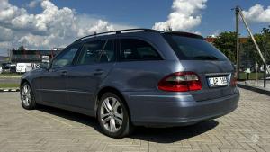 Blue Mercedes-Benz E 220 2004 in Kaunas, with an engine capacity of 2.15 L and mileage of 600 thousand km for 2100 €, photo 3 on AUTOMOTO.COM.LV