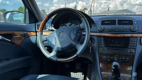 Синий Мерседес E 220 2004 в Каунас, объемом двигателя 2.15 л и пробегом 600 тыс. км за 2100 €, фото 3 на AUTOMOTO.COM.LV