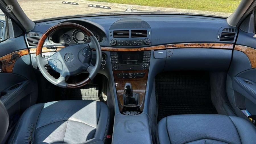 Blue Mercedes-Benz E 220 2004 in Kaunas, with an engine capacity of 2.15 L and mileage of 600 thousand km for 2100 €, photo 5 on AUTOMOTO.COM.LV