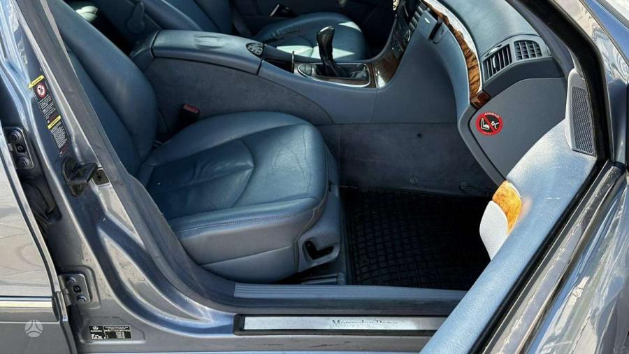 Blue Mercedes-Benz E 220 2004 in Kaunas, with an engine capacity of 2.15 L and mileage of 600 thousand km for 2100 €, photo 9 on AUTOMOTO.COM.LV