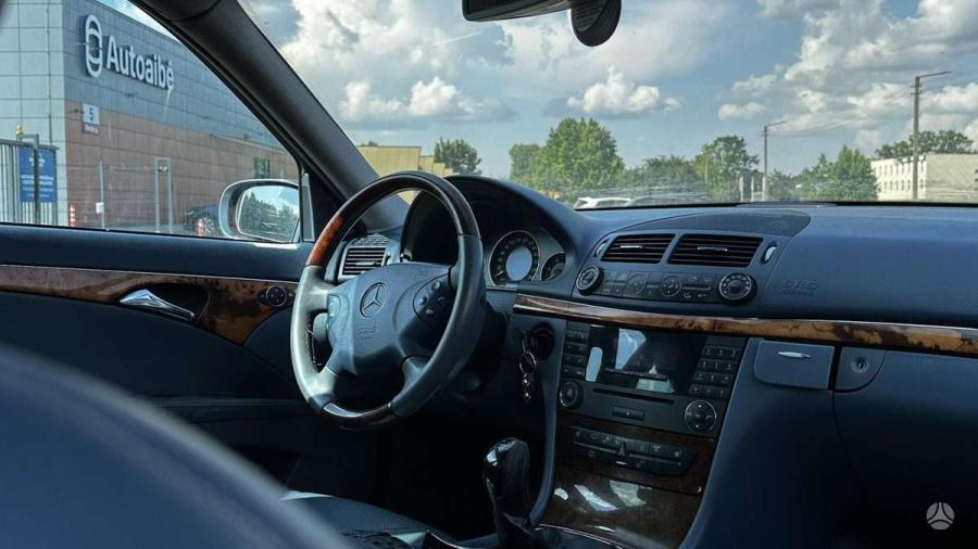 Blue Mercedes-Benz E 220 2004 in Kaunas, with an engine capacity of 2.15 L and mileage of 600 thousand km for 2100 €, photo 31 on AUTOMOTO.COM.LV