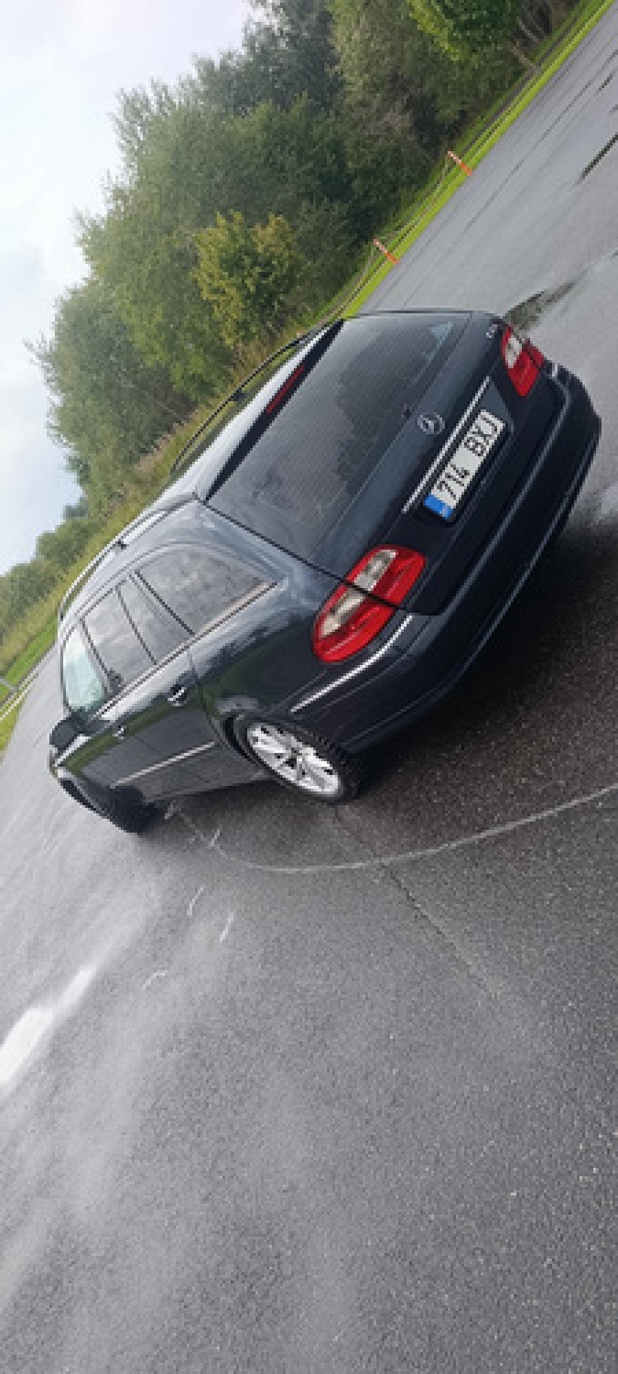 Zils Mercedes-Benz E 220 2004 Rakvere, ar dzinēja tilpumu 2.10 L un nobraukumu 307 tūkst. km par 1500 €, foto 3 vietnē AUTOMOTO.COM.LV