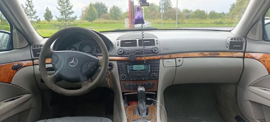 Zils Mercedes-Benz E 220 2004 Rakvere, ar dzinēja tilpumu 2.10 L un nobraukumu 307 tūkst. km par 1500 €, foto 4 vietnē AUTOMOTO.COM.LV